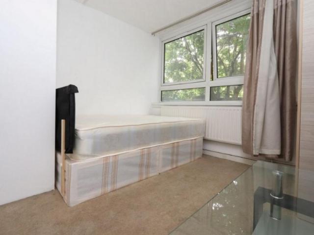 Shared Living/roommate 5 Bedroom For Rent London London 954 ES90559804