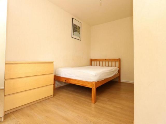 Shared Living/roommate 5 Bedroom For Rent London London 954 ES90559897