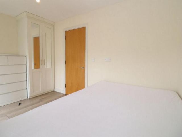 Shared Living/roommate 5 Bedroom For Rent London London 954 ES90560156