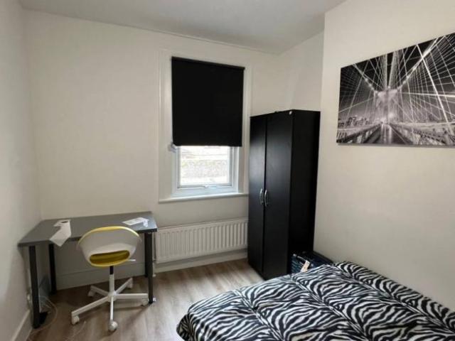 Shared Living/roommate 5 Bedroom For Rent London London 950 ELS101823899