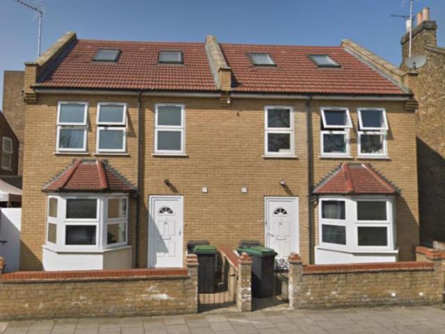 Shared Living/roommate 5 Bedroom For Rent London London 953 ES90562054
