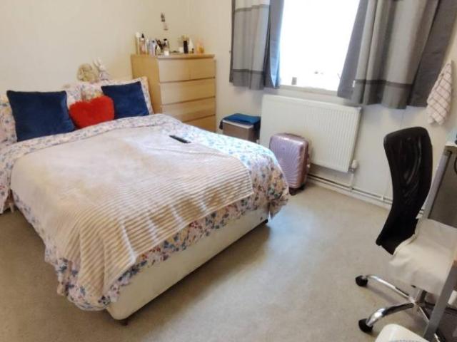 Shared Living/roommate 5 Bedroom For Rent London London 965 ELS101844024