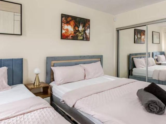 Shared Living/roommate 5 Bedroom For Rent London London 975 ELS102852931