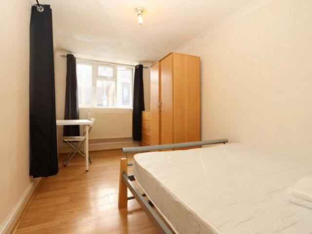 Shared Living/roommate 5 Bedroom For Rent London London 975 ES90560101