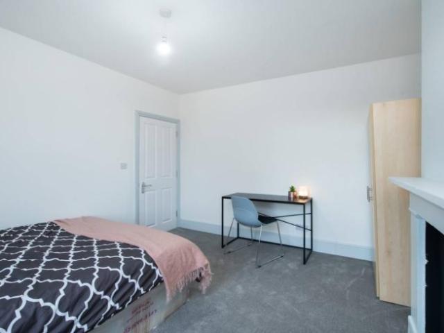 Shared Living/roommate 5 Bedroom For Rent London London 971 ES95119617