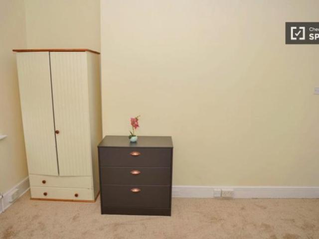 Shared Living/roommate 5 Bedroom For Rent London London 971 ES97313288