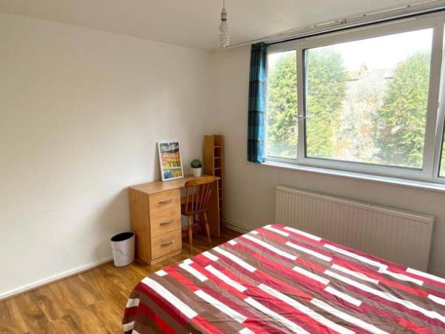 Shared Living/roommate 5 Bedroom For Rent London London 980 ELS102147324