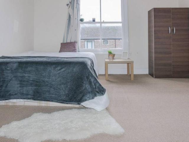 Shared Living/roommate 5 Bedroom For Rent London London 980 ES95877980