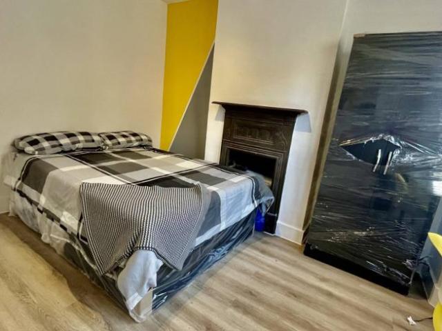 Shared Living/roommate 5 Bedroom For Rent London London 995 ELS101835705