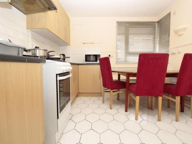 Shared Living/roommate 5 Bedroom For Rent London London 997 ES90559503