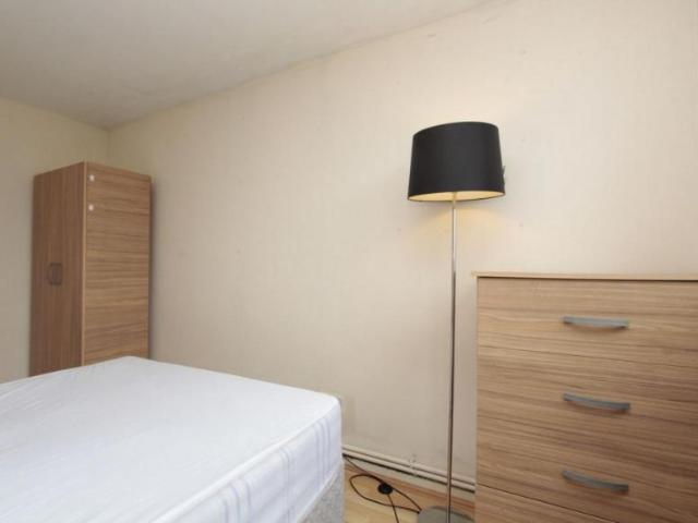 Shared Living/roommate 5 Bedroom For Rent London London 997 ES90559685