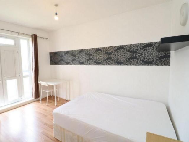 Shared Living/roommate 5 Bedroom For Rent London London 997 ES90559855