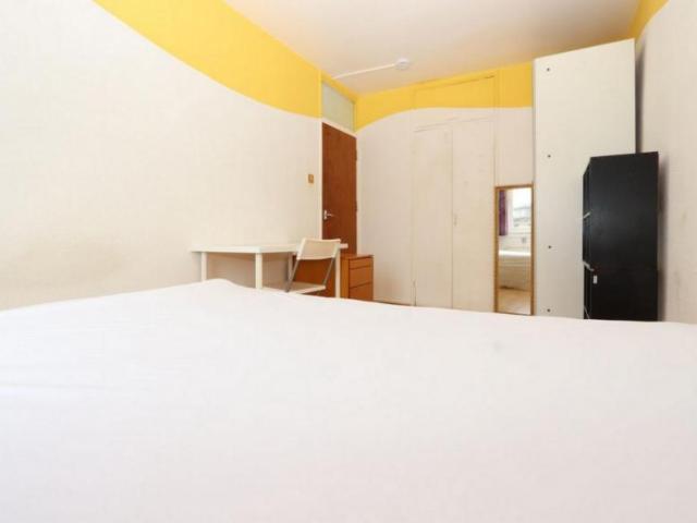 Shared Living/roommate 5 Bedroom For Rent London London 997 ES90559865