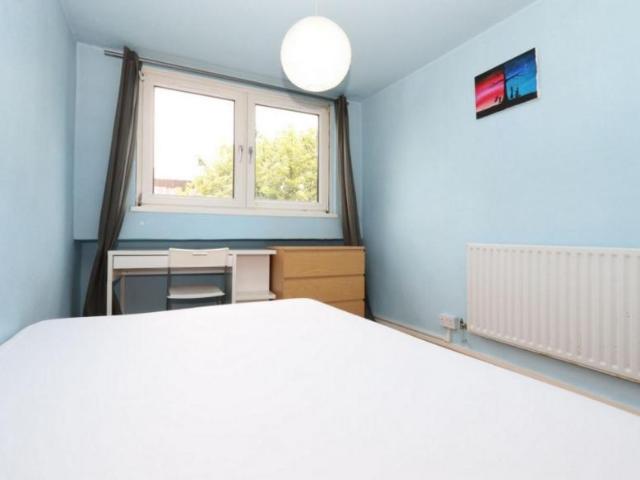 Shared Living/roommate 5 Bedroom For Rent London London 997 ES90559894