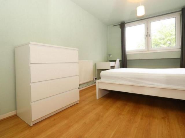 Shared Living/roommate 5 Bedroom For Rent London London 997 ES90559896