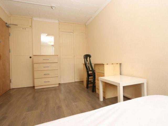 Shared Living/roommate 5 Bedroom For Rent London London 997 ES90559983
