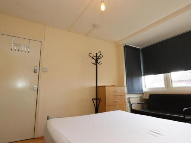 Shared Living/roommate 5 Bedroom For Rent London London 997 ES90559999