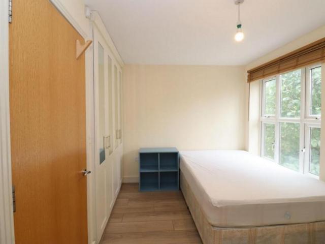Shared Living/roommate 5 Bedroom For Rent London London 997 ES90559293