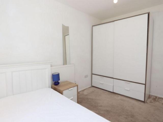 Shared Living/roommate 5 Bedroom For Rent London London 997 ES90559302