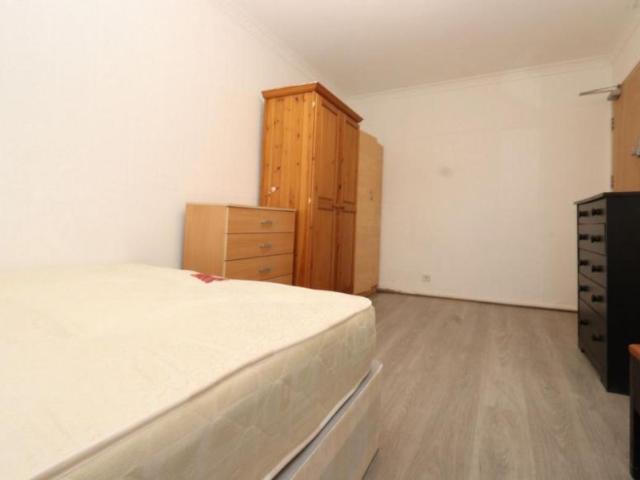 Shared Living/roommate 5 Bedroom For Rent London London 997 ES90559318