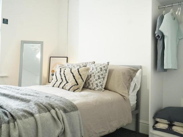 Shared Living/roommate 6 Bedroom For Rent Manchester Manchester 621 ELS90560892