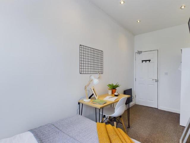Shared Living/roommate 6 Bedroom For Rent Liverpool Liverpool 437 ES90560896