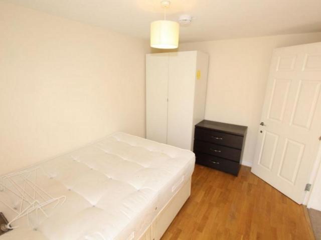 Shared Living/roommate 6 Bedroom For Rent London London 1040 ELS90559873