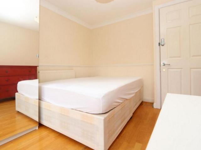 Shared Living/roommate 6 Bedroom For Rent London London 1040 ELS90559875
