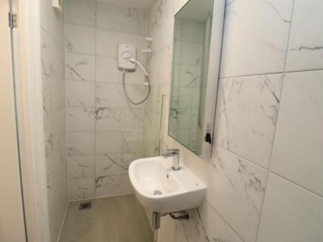 Shared Living/roommate 6 Bedroom For Rent London London 1040 ELS90560292