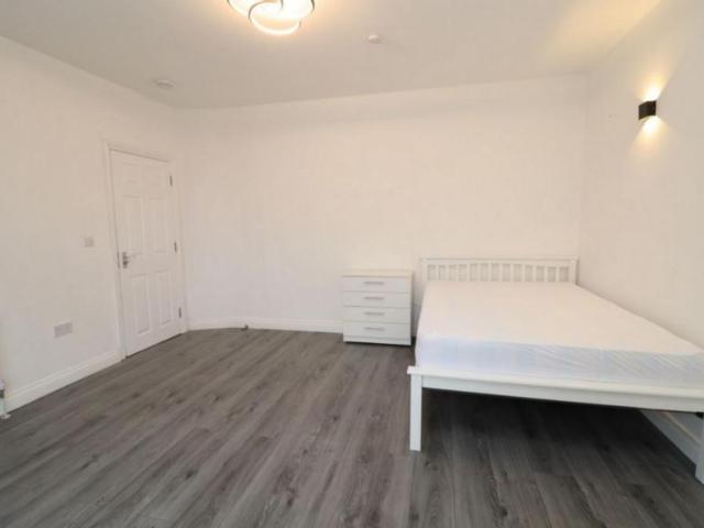Shared Living/roommate 6 Bedroom For Rent London London 1062 ELS90559995