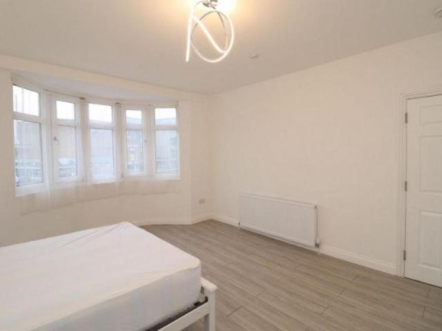 Shared Living/roommate 6 Bedroom For Rent London London 1062 ES90559996