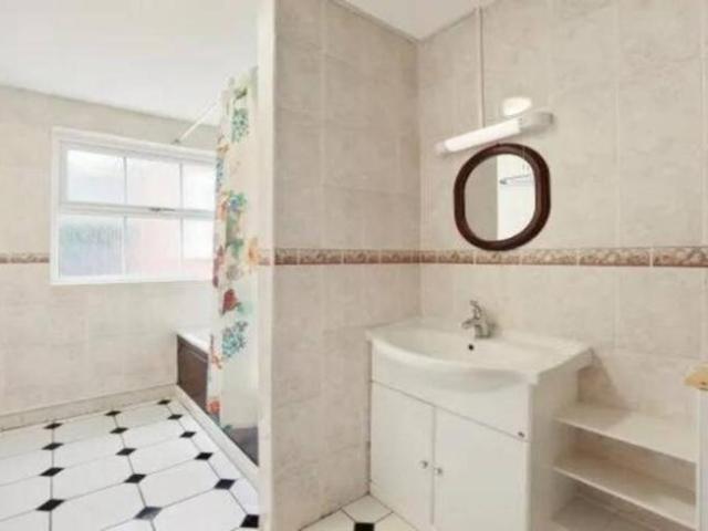 Shared Living/roommate 6 Bedroom For Rent London London 1075 ELS94983069