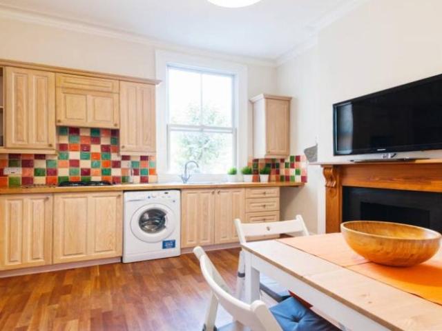Shared Living/roommate 6 Bedroom For Rent London London 1075 ES101822573