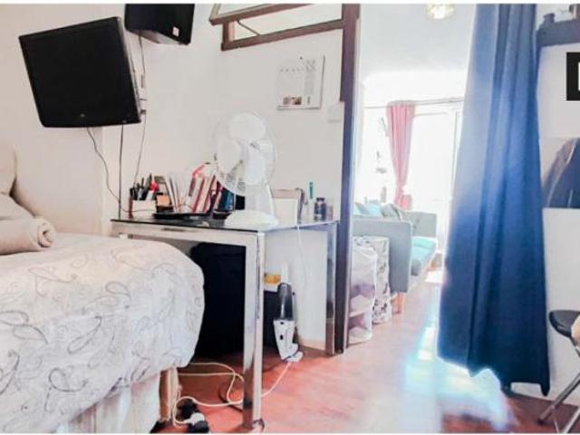Shared Living/roommate 6 Bedroom For Rent London London 1000 ES101670868