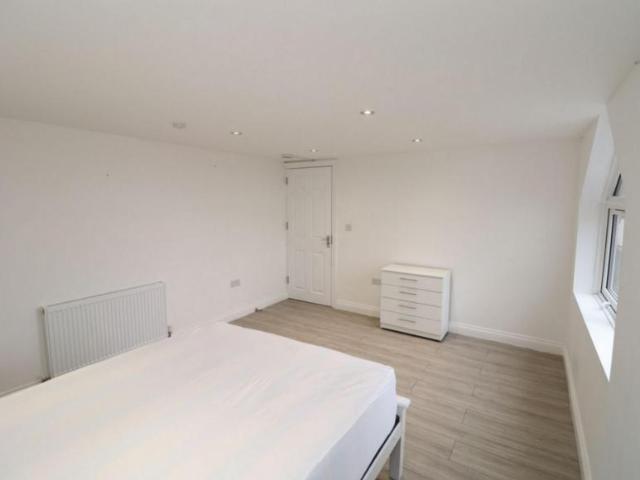 Shared Living/roommate 6 Bedroom For Rent London London 1019 ELS90560208
