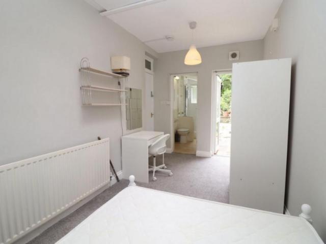 Shared Living/roommate 6 Bedroom For Rent London London 1149 ELS90559786