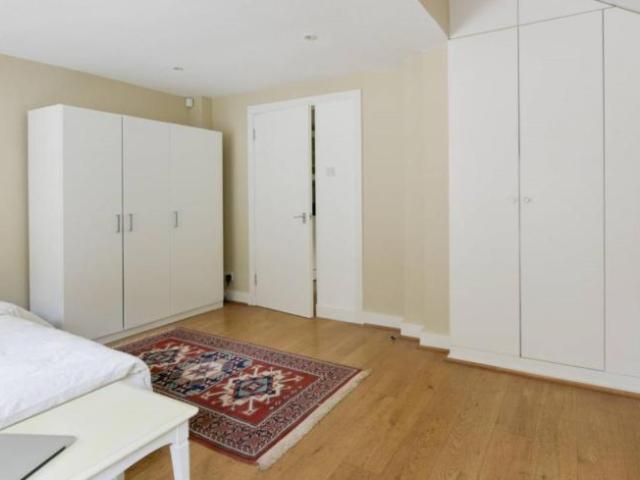 Shared Living/roommate 6 Bedroom For Rent London London 1160 ELS90563473
