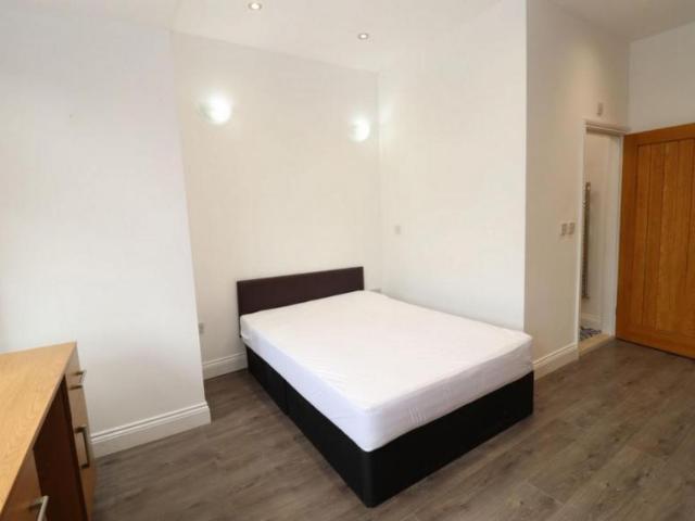 Shared Living/roommate 6 Bedroom For Rent London London 1192 ELS90559682