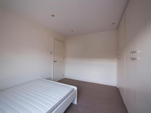 Shared Living/roommate 6 Bedroom For Rent London London 1100 ELS90563436