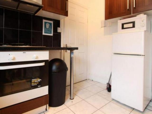 Shared Living/roommate 6 Bedroom For Rent London London 1105 ELS90559669