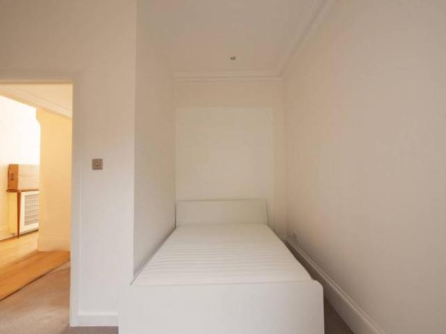 Shared Living/roommate 6 Bedroom For Rent London London 1250 ELS101834041