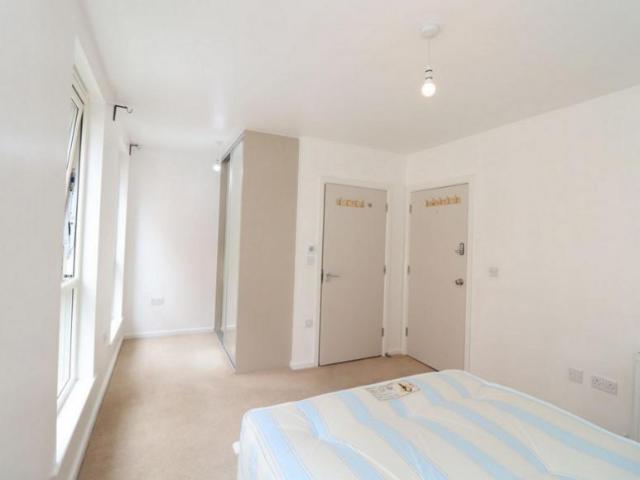 Shared Living/roommate 6 Bedroom For Rent London London 1279 ELS90559615