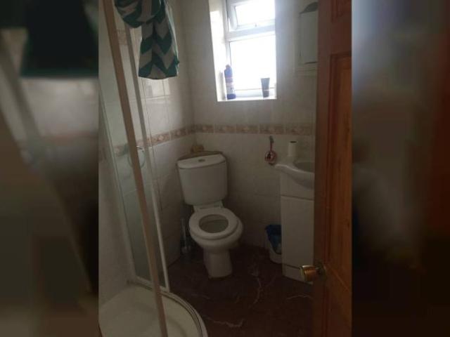 Shared Living/roommate 6 Bedroom For Rent London London 1200 ES101820506
