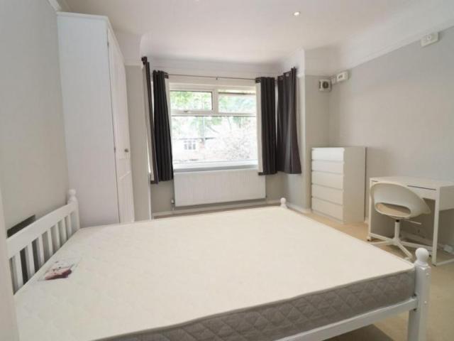 Shared Living/roommate 6 Bedroom For Rent London London 1214 ELS90559524