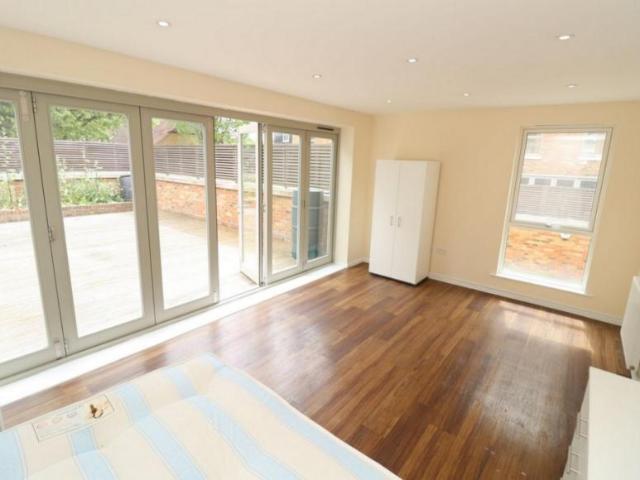 Shared Living/roommate 6 Bedroom For Rent London London 1235 ELS90559613