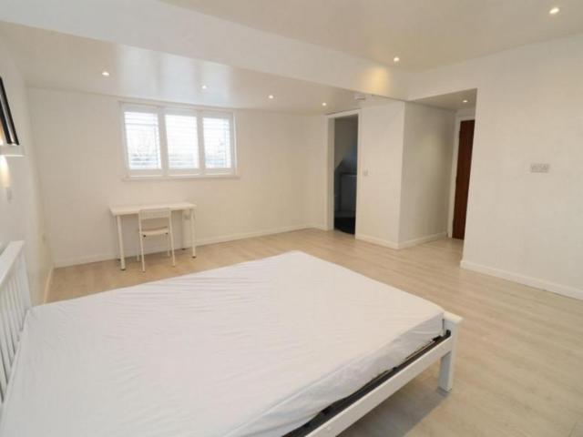 Shared Living/roommate 6 Bedroom For Rent London London 1387 ELS90560242