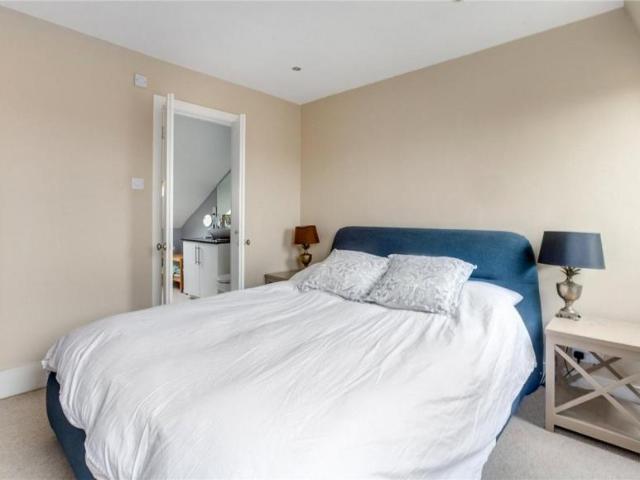 Shared Living/roommate 6 Bedroom For Rent London London 1320 ELS90563584