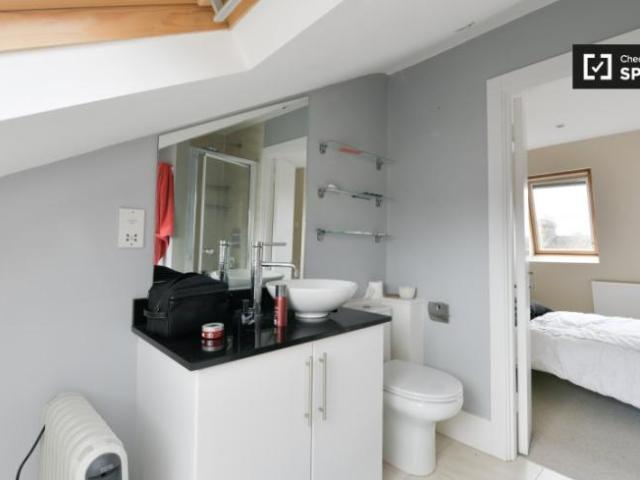 Shared Living/roommate 6 Bedroom For Rent London London 1320 ES102797072
