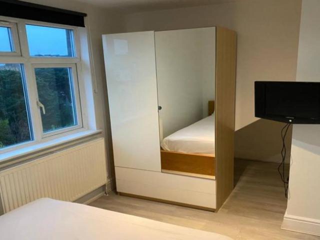 Shared Living/roommate 6 Bedroom For Rent London London 1450 ELS101822575