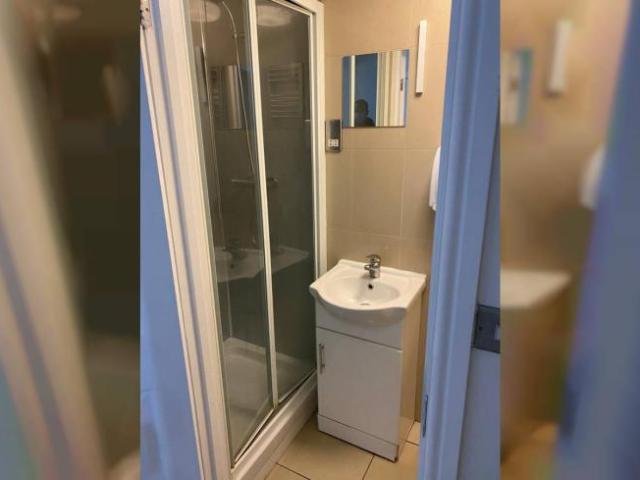 Shared Living/roommate 6 Bedroom For Rent London London 1450 ES101843622